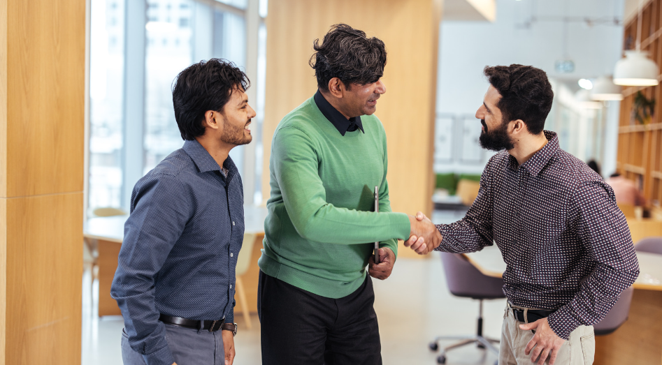 How to Meet People in New City? Navigating the Social Scene - London ...