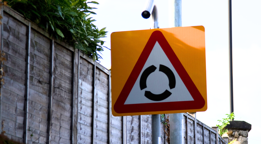 How to Drive in a Roundabout? - Quick Guide - London Local News