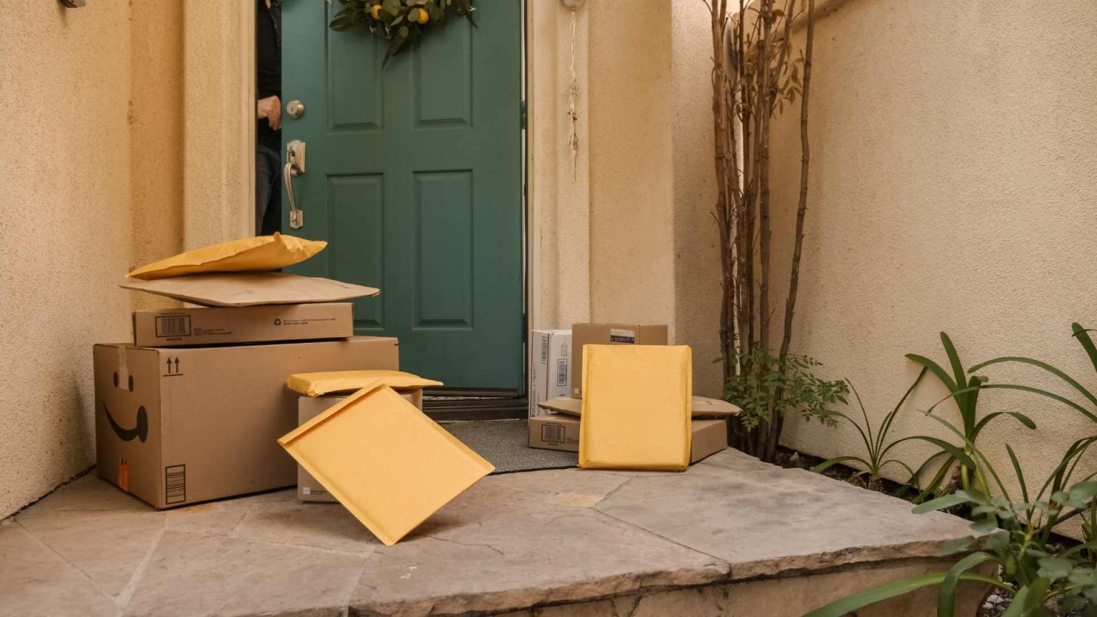 A Guide to Understanding Royal Mail Small Parcel Size - London Local News